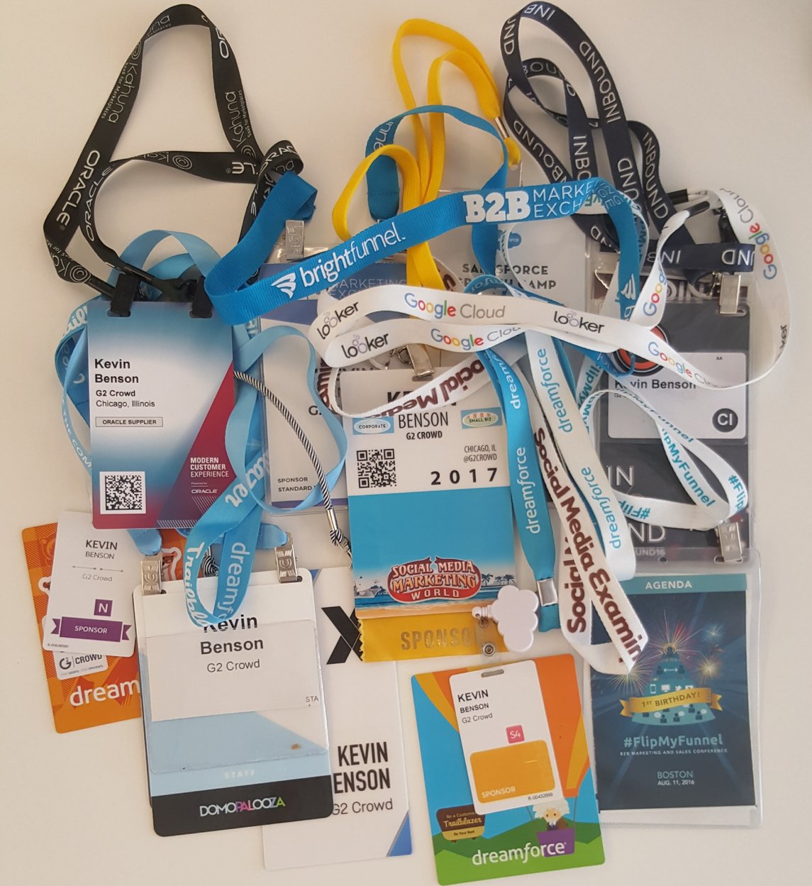 How to Make Name Badges: Types of Name Tags & Execution Tips