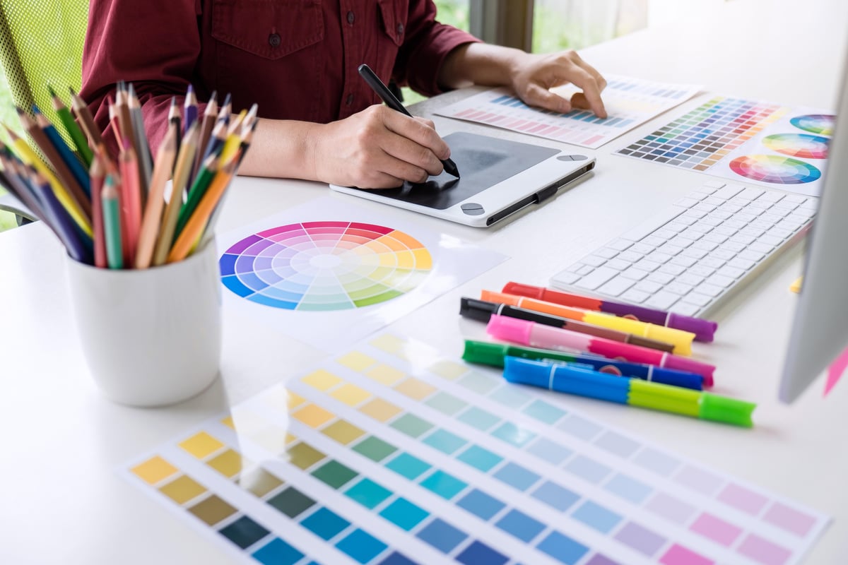 10 Famous Graphic Designers We Want to Be When We Grow Up