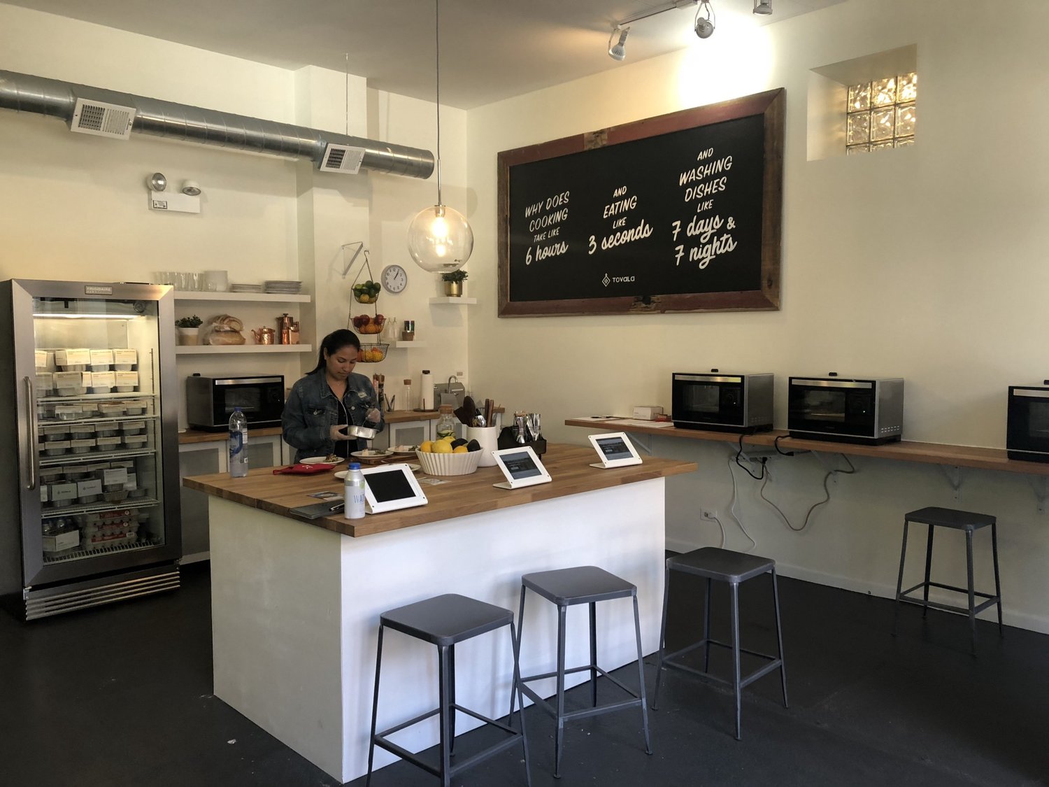 What Is a Pop-Up Shop? Your Guide to This Retail Trend