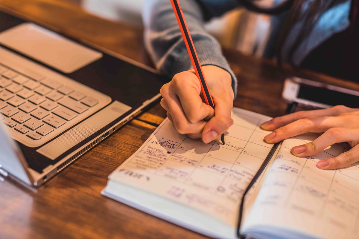 How to Prioritize at Work (+7 Helpful Tips)