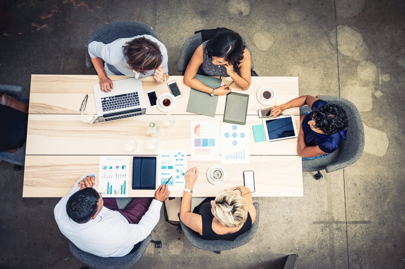 The Difference Between Internal and External Communication (+Examples)