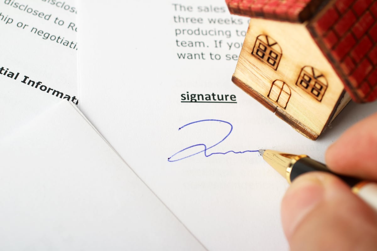 What to Include in a Listing Agreement (+4 Main Types)
