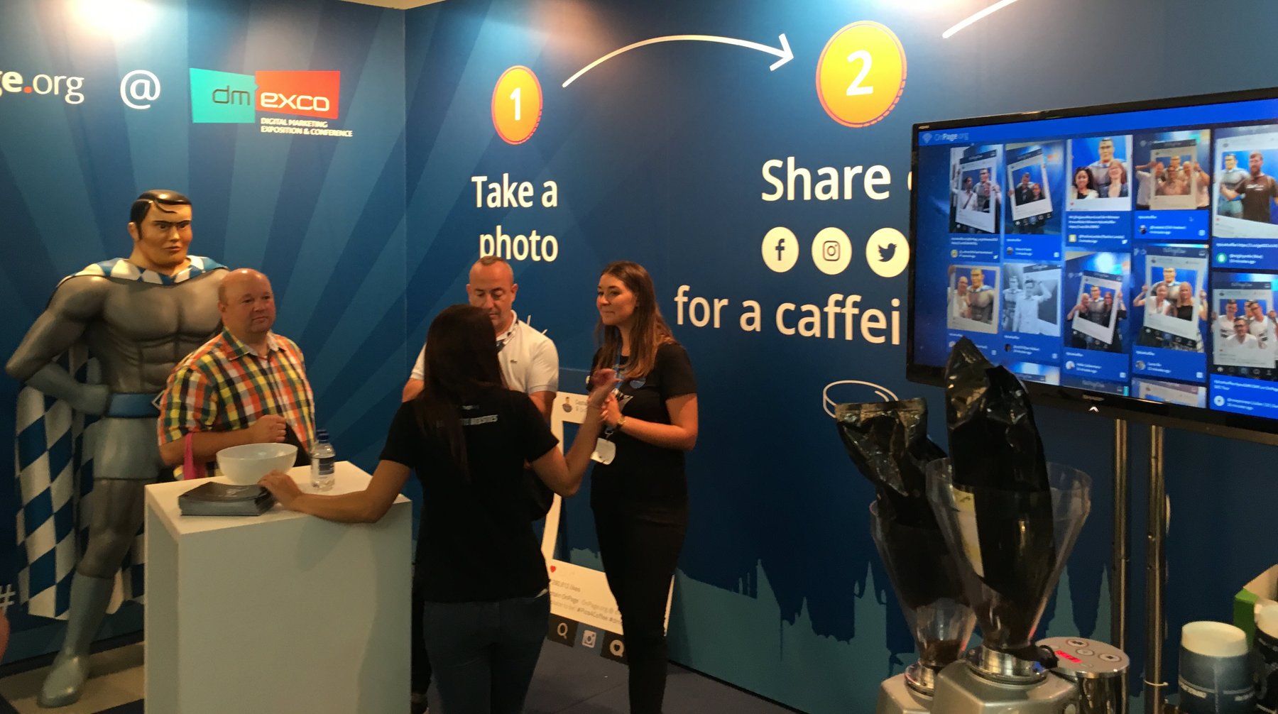 8 Tips to Attract and Engage Visitors at a Trade Show Booth